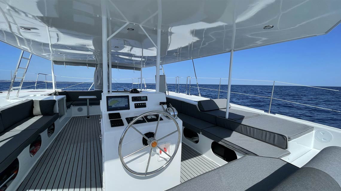 Location du catamaran Lemon avec skipper à Marseille, avec paddle