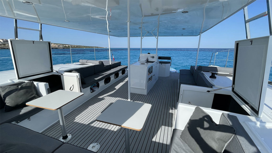 Location du catamaran Lemon avec skipper à Marseille, avec paddle