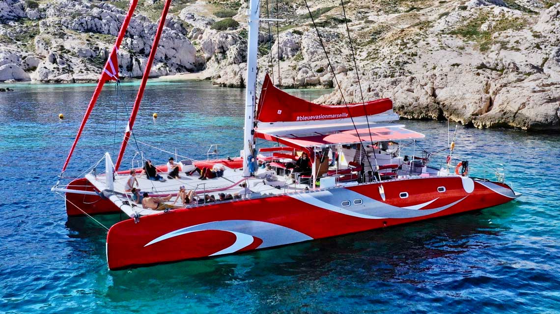 Location du catamaran Véla avec skipper à Marseille, Calanques